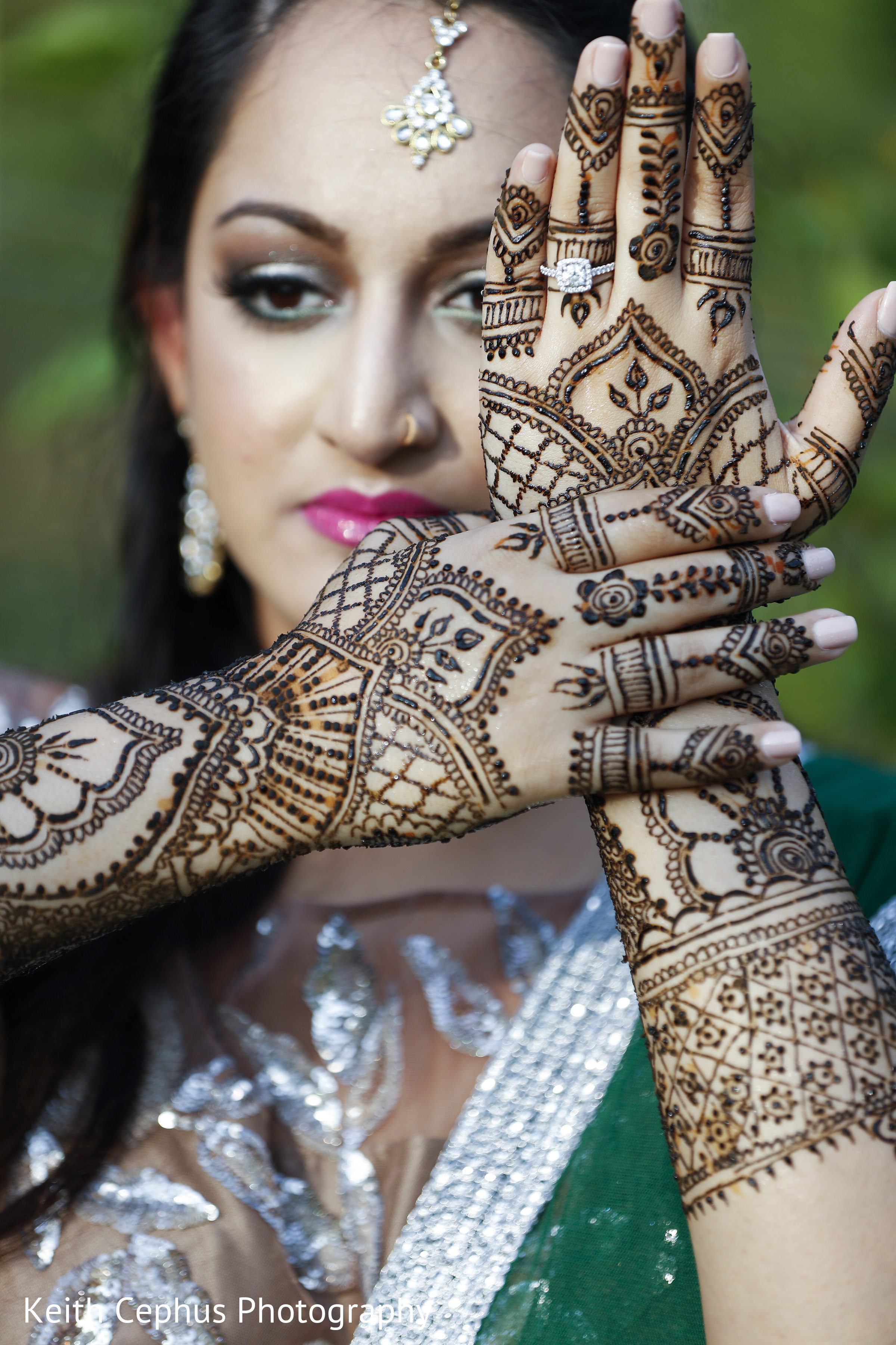 Beautiful maharani showing her mehndi design | Photo 197630