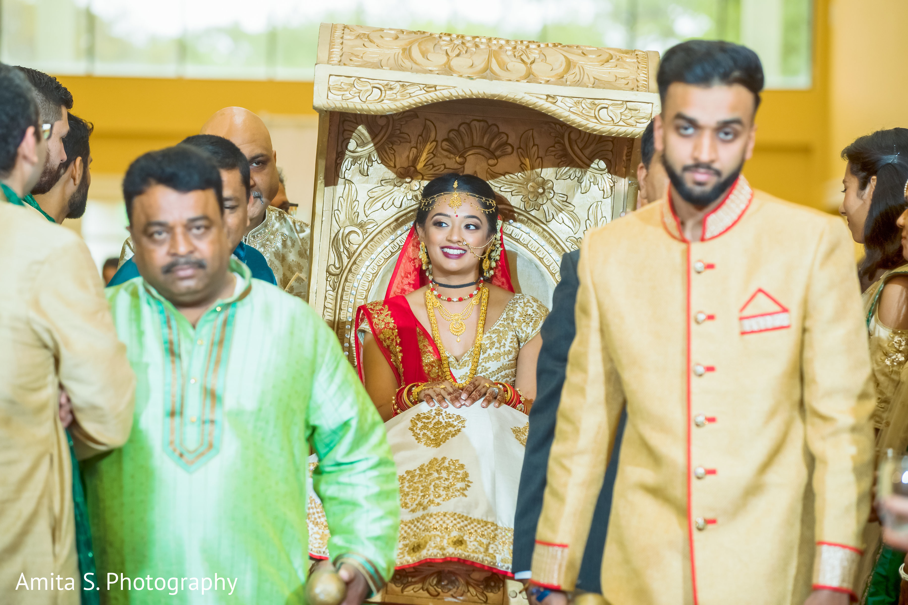 Stunning maharani making her grand entrance | Photo 198029