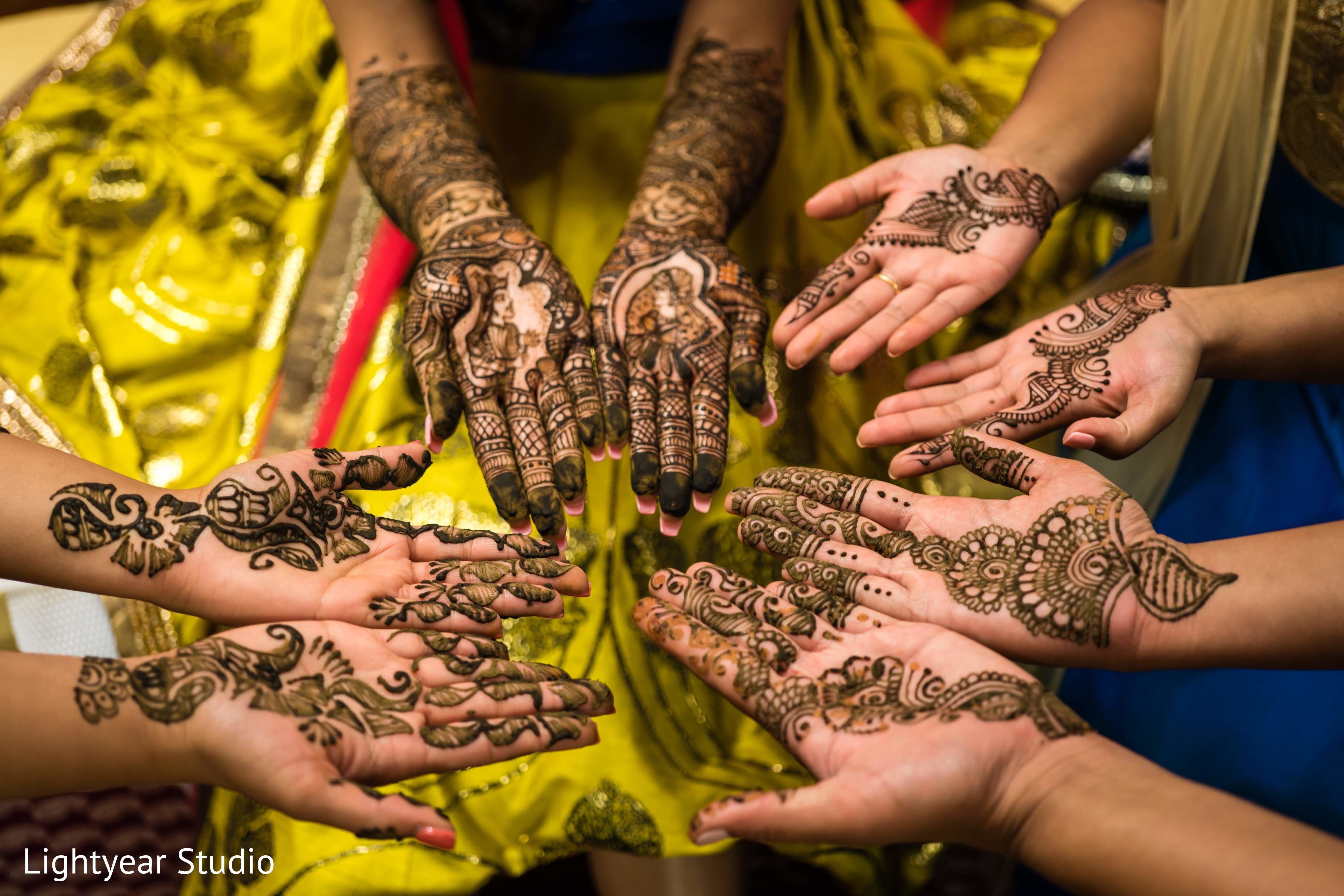 Mehndi designs on the Indian wedding guests | Photo 204102