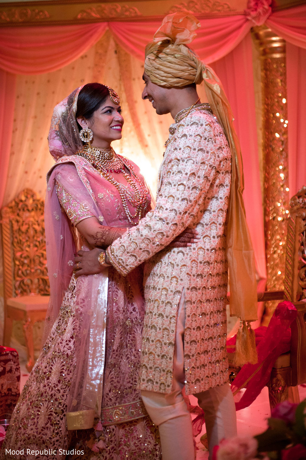 Maharani and Raja wearing the traditional wedding attire | Photo 204732