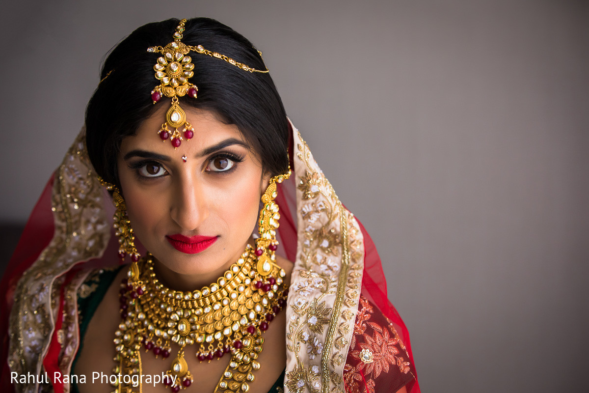 Magnificent Indian bride's portrait. | Photo 205048