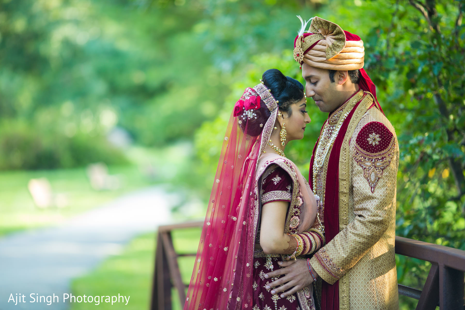 Romantic moment between the Indian couple | Photo 212316