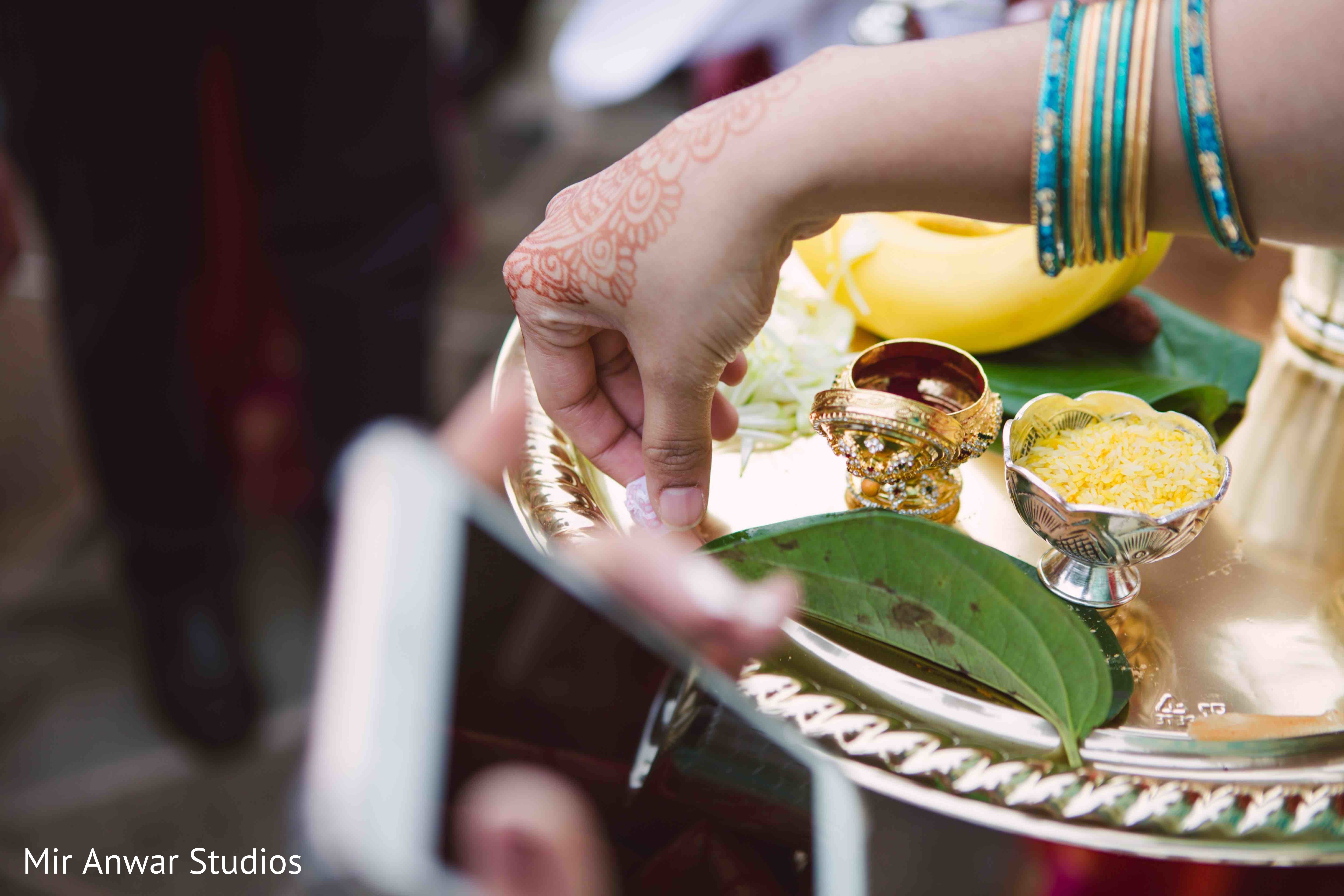 Close up capture of baraat ceremony ritual items. | Photo 218530