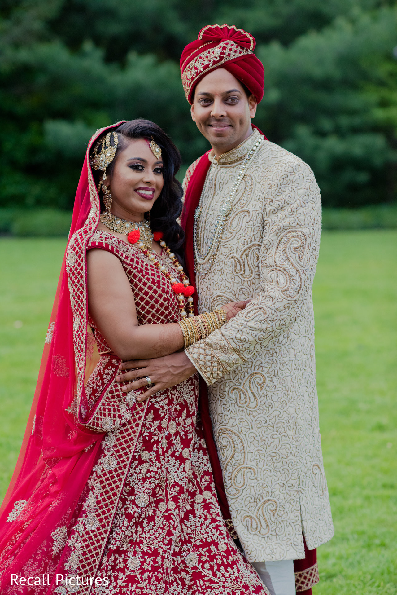 Elegant Indian bride and groom's wedding ceremony fashion. | Photo 218652
