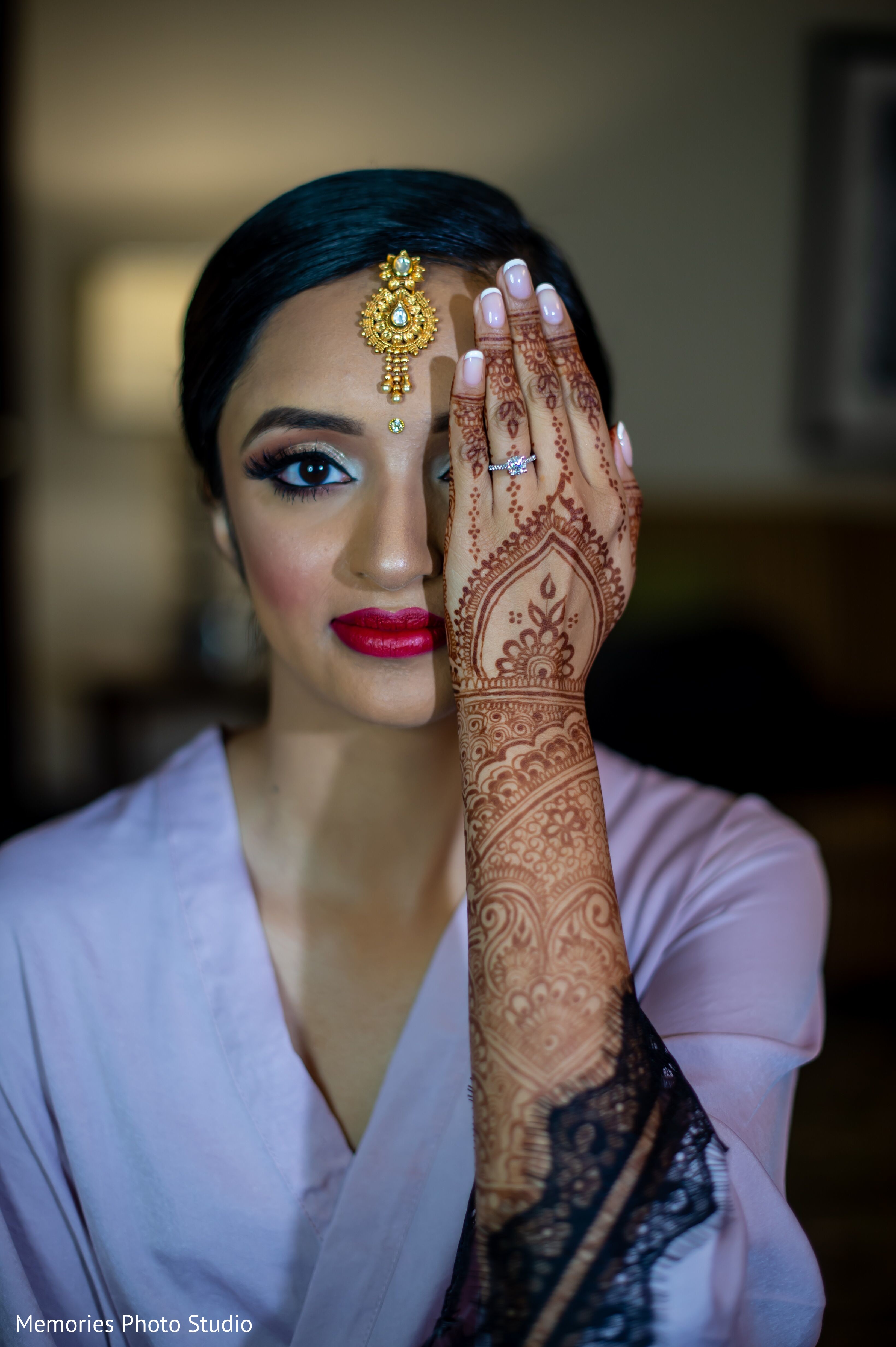 Marvelous Indian bridal mehndi art and makeup. | Photo 219532