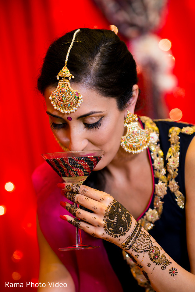 Maharani enjoying her mehndi party | Photo 220109