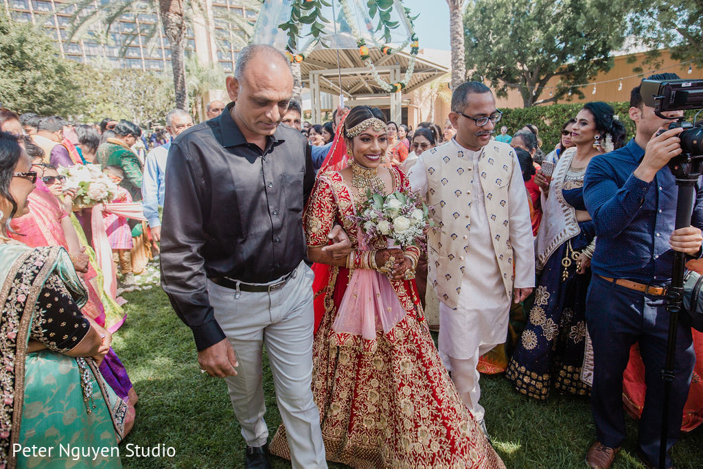 Indian bride making her grand entrance | Photo 223056