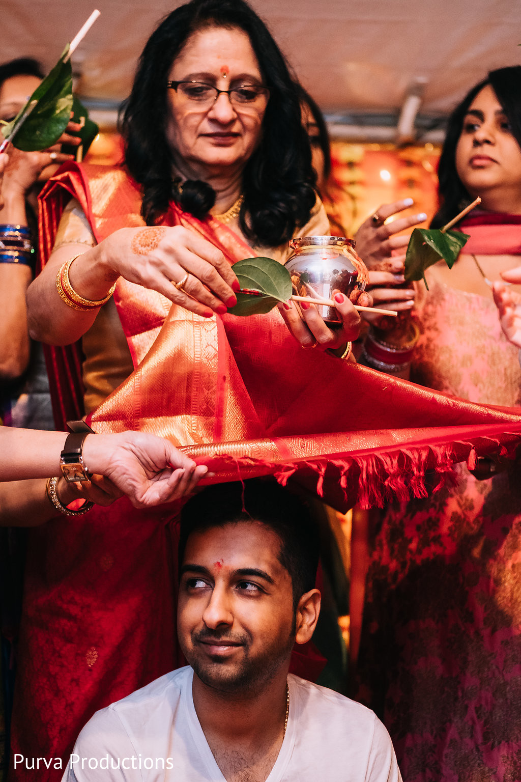 Indian groom getting the red dot on his forehead. | Photo 223252