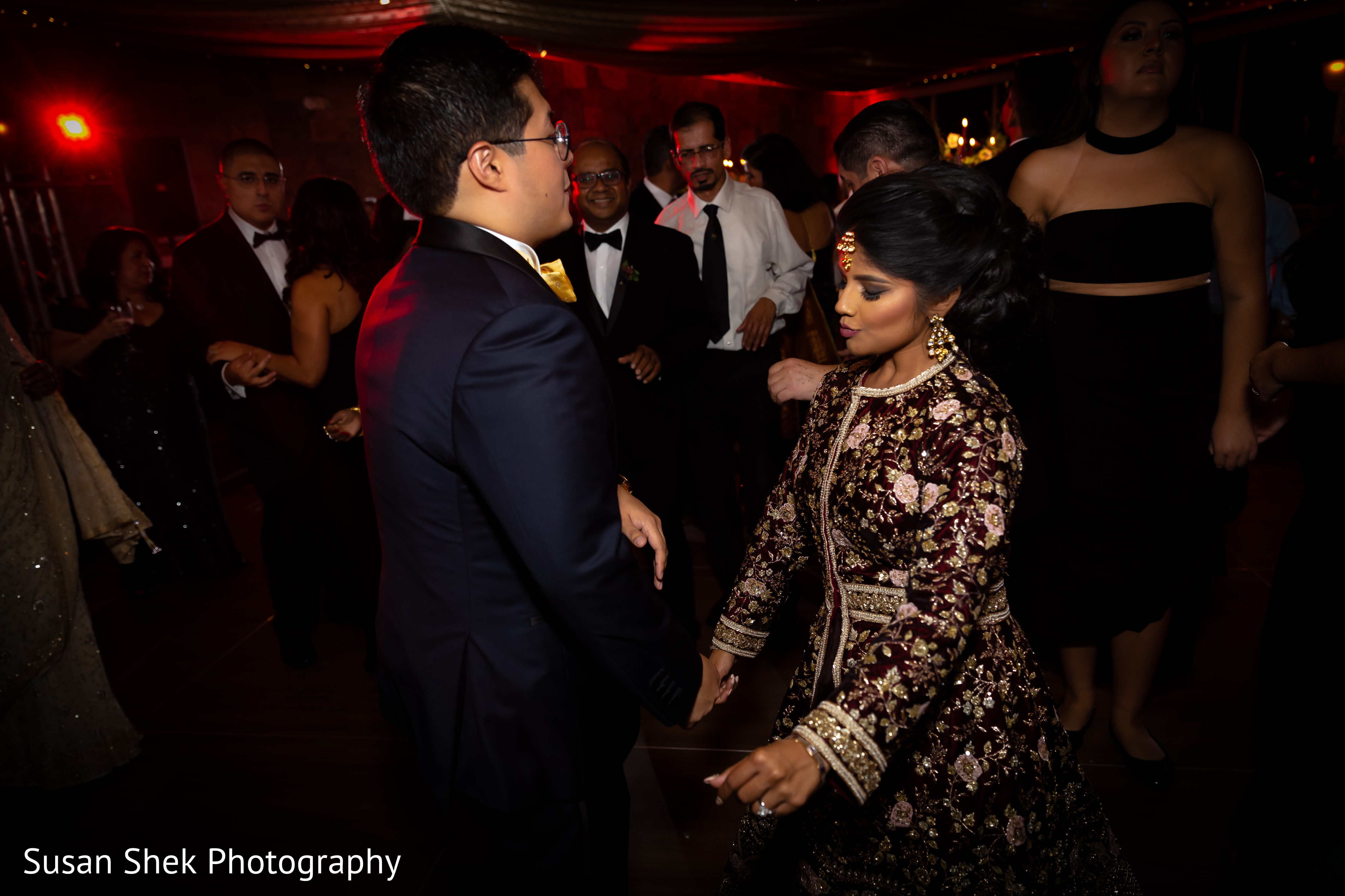 Indian bride and broom rocking the dance floor. | Photo 224066