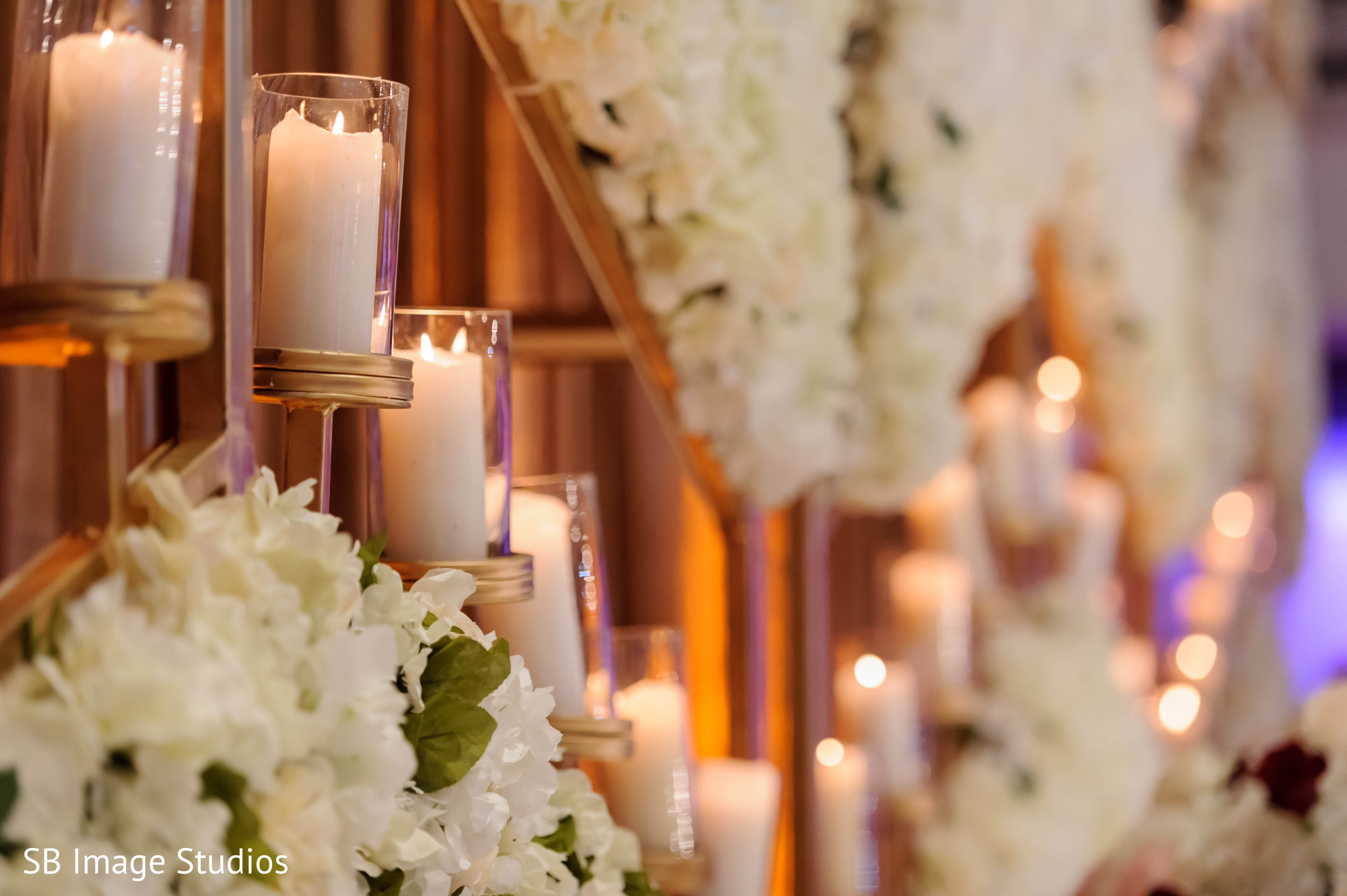 Marvelous Indian wedding candle stage decor. | Photo 227117