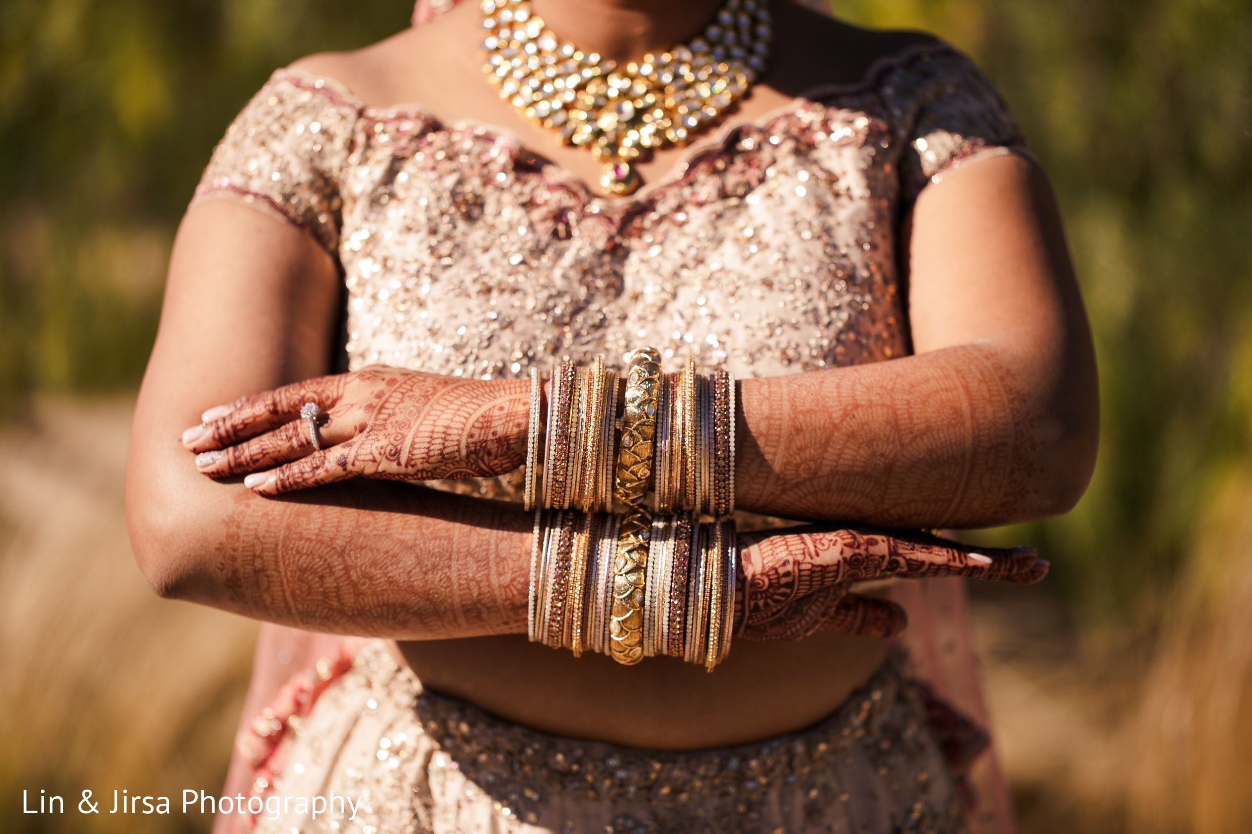 Magnificent Indian bridal choora and mehndi art. | Photo 234954