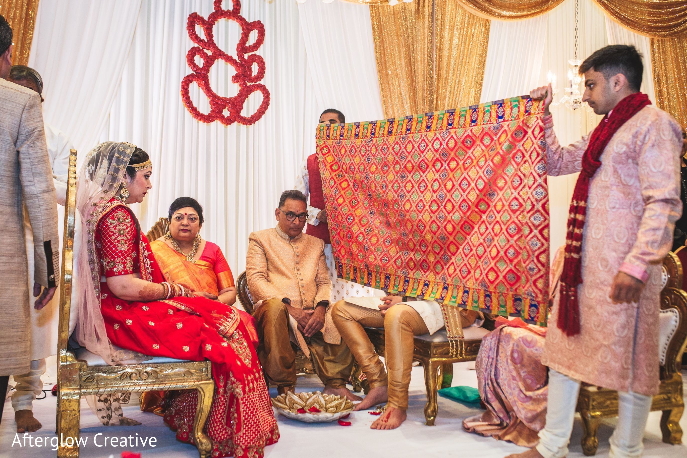 At this time an antarpat separates the bride and the groom. | Photo 244577