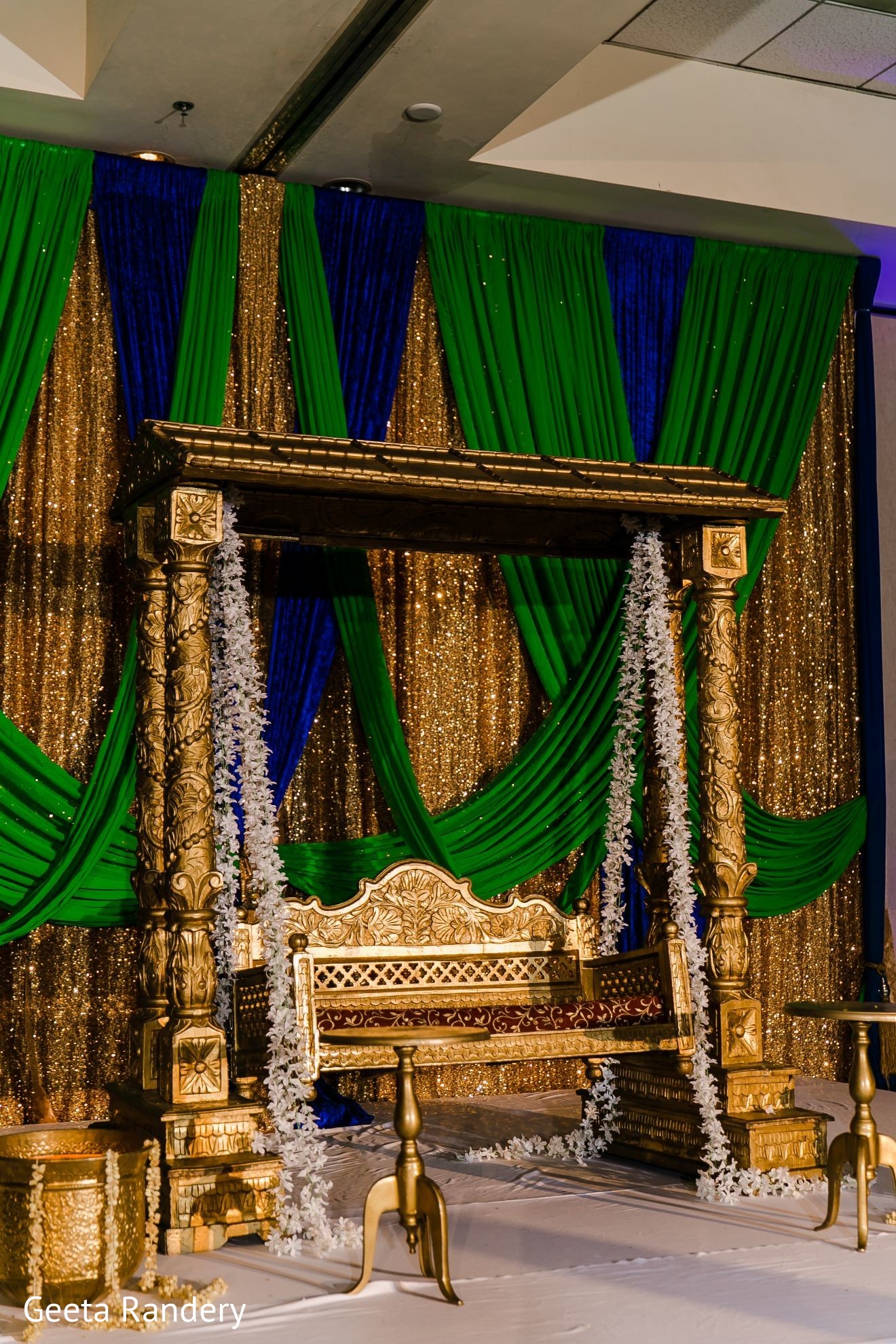 Amazing golden altar. | Photo 248426