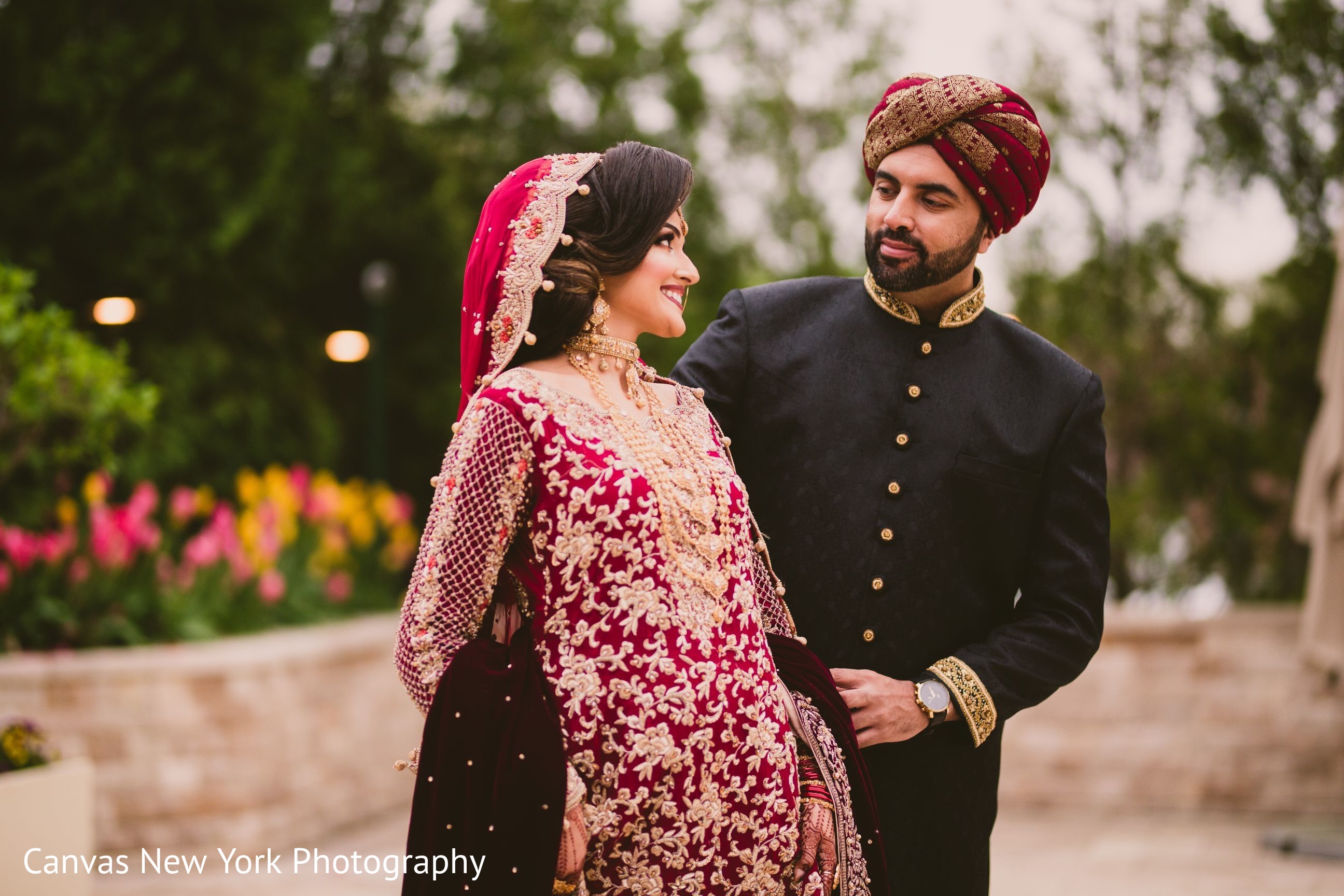 Indian bride and groom romantic first glance. | Photo 248816