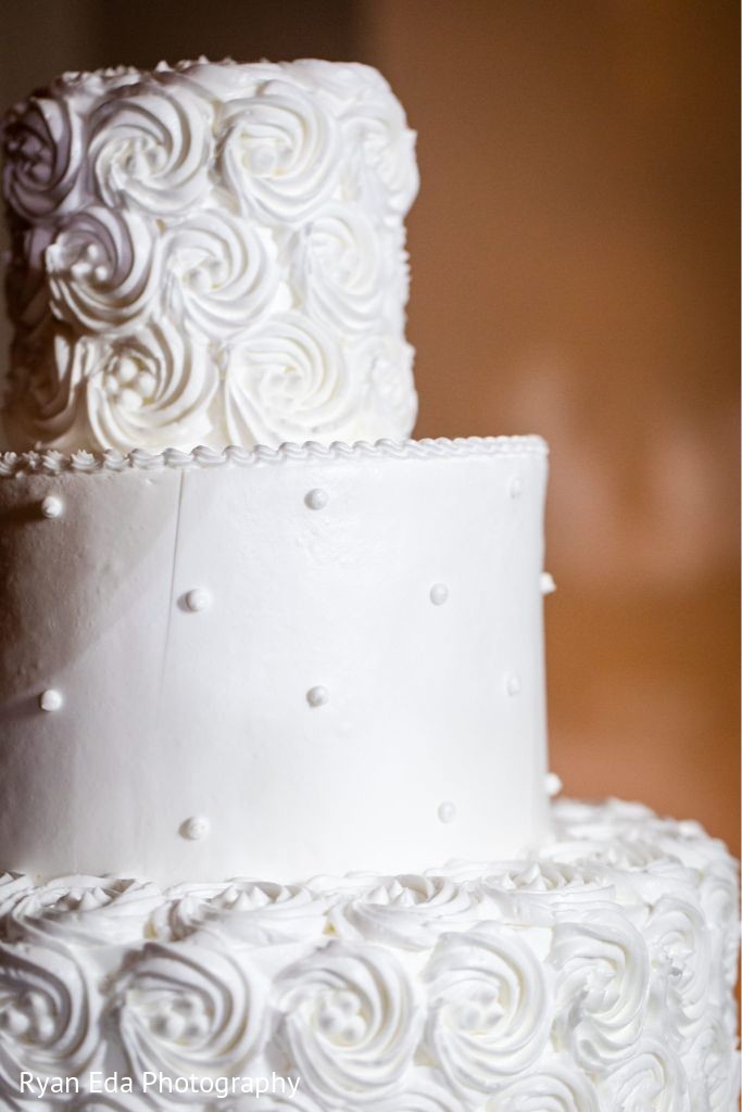 Marvelous indian wedding cake decoration. | Photo 251786