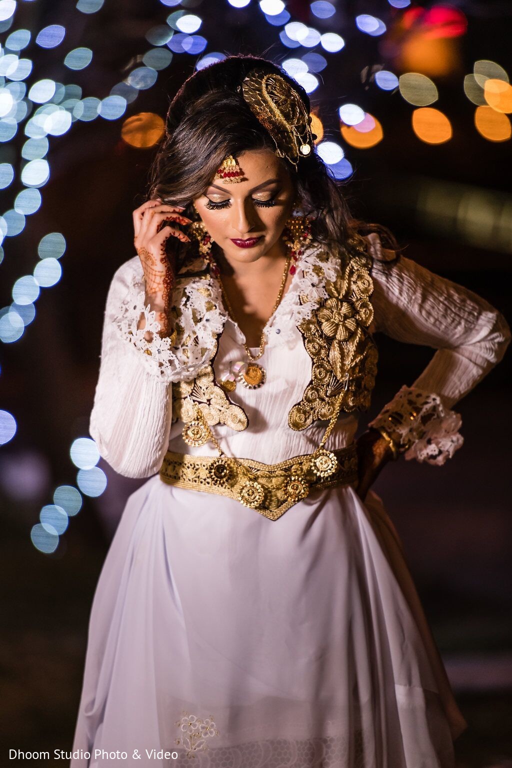 Stunning Maharani posing for picture. | Photo 253648