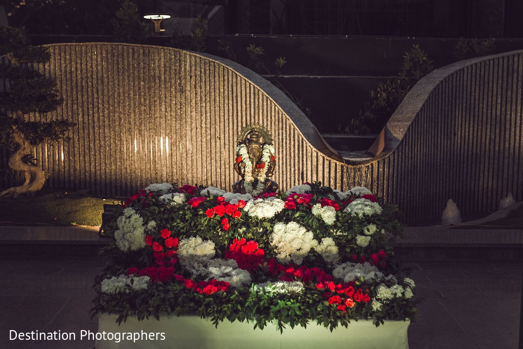 Stunning Indian wedding God statue decor. | Photo 254060
