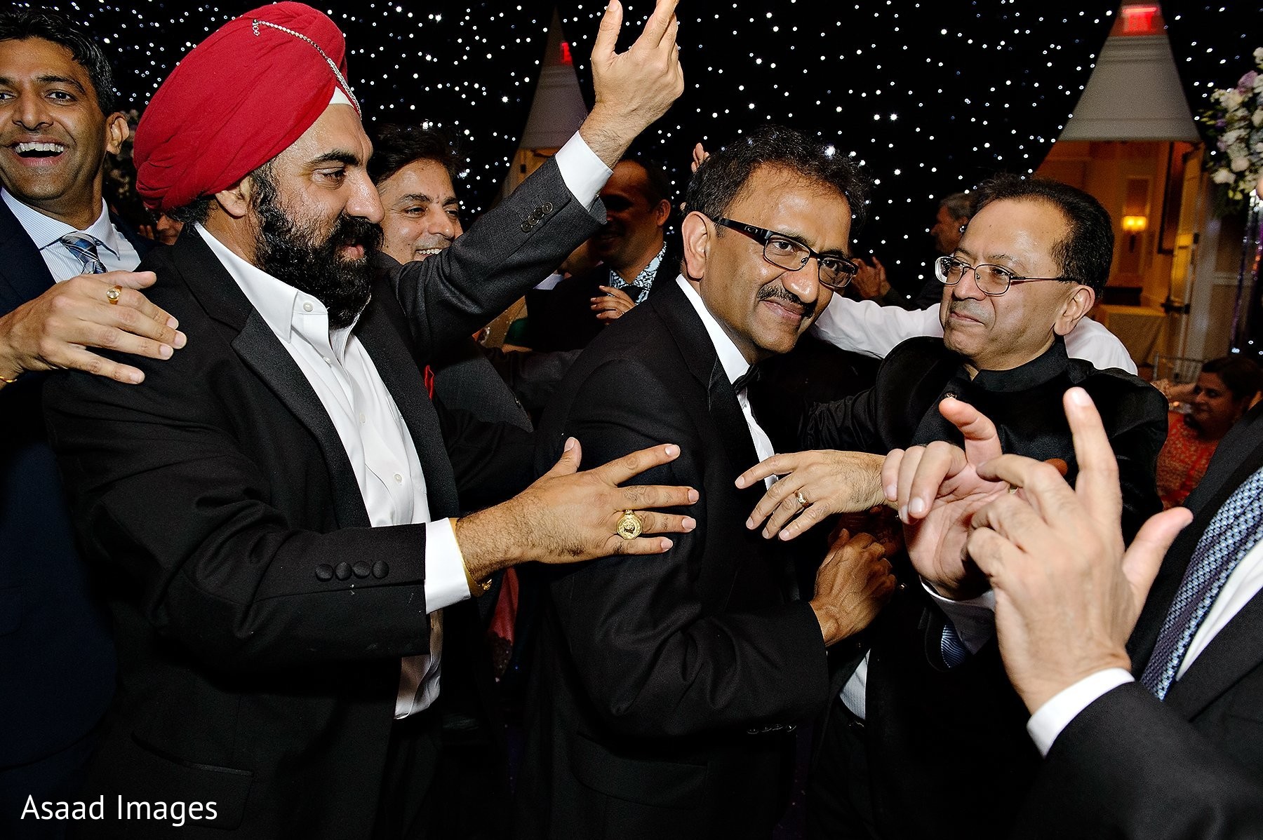 Indian wedding guest laughing capture | Photo 257107