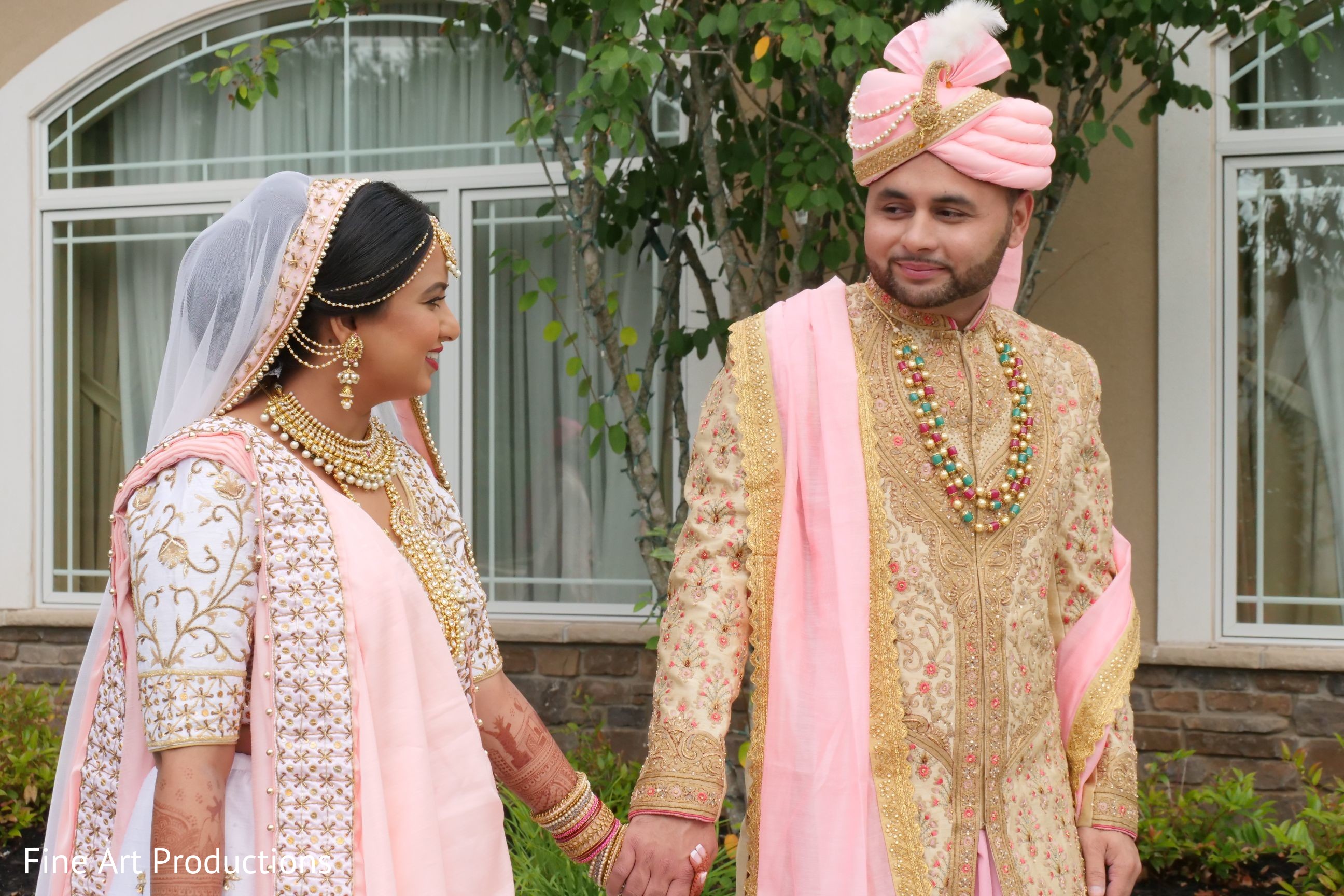 Raja wearing the golden sherwani holding the bride's hand. | Photo 257741