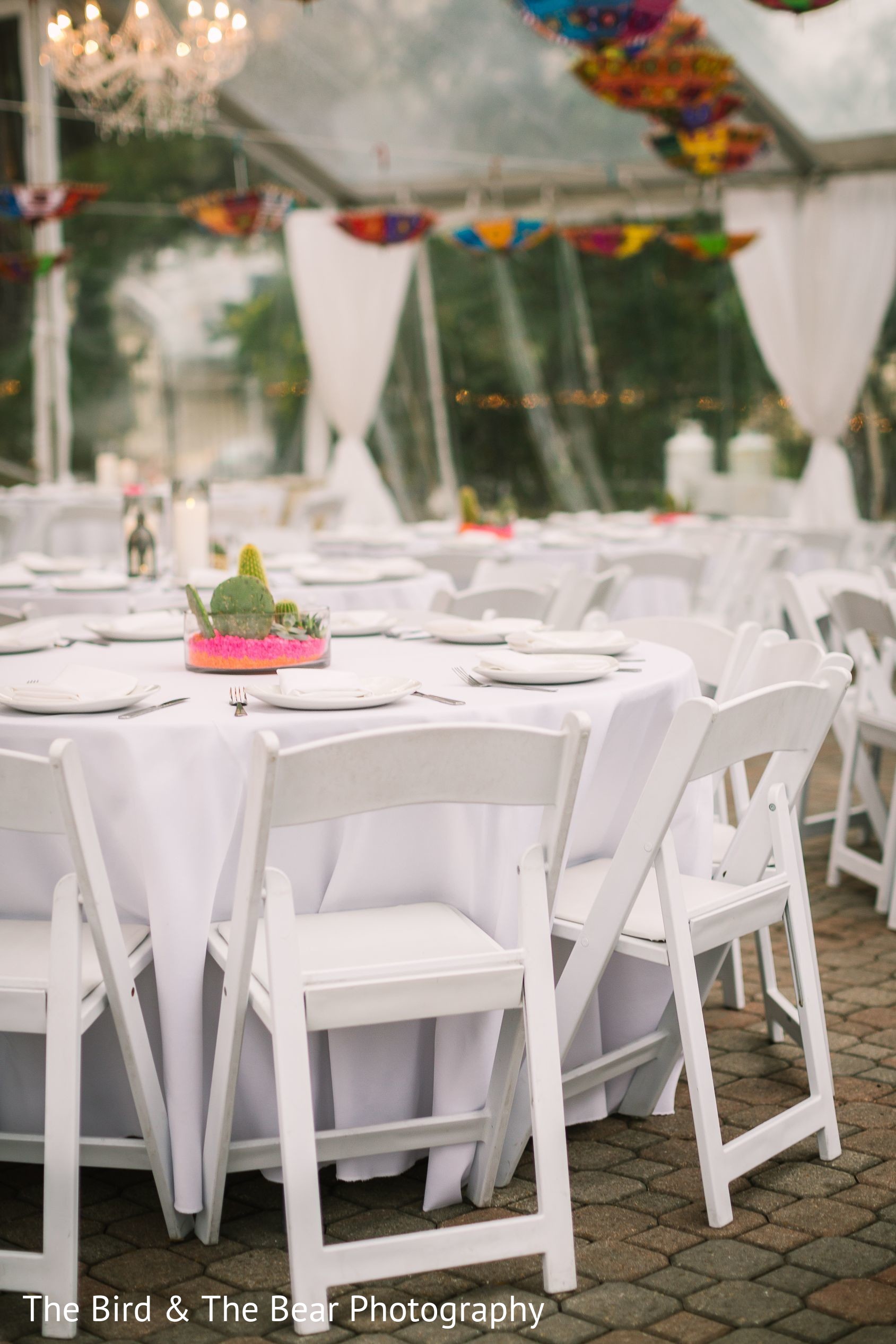 Centerpiece details on the Indian wedding tables. | Photo 258869