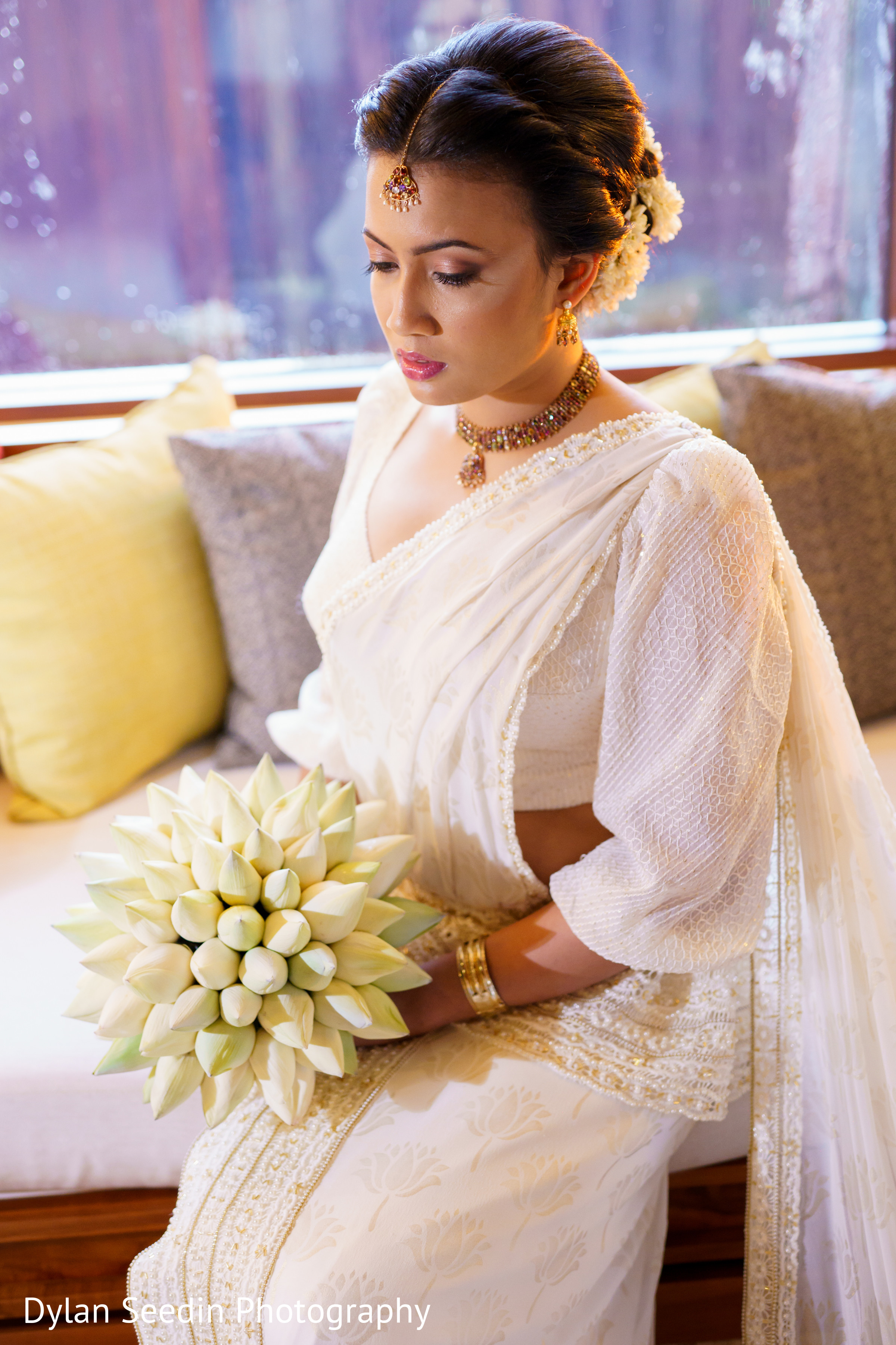 Portrait of the Maharani wearing the bridal white saree. | Photo 260194