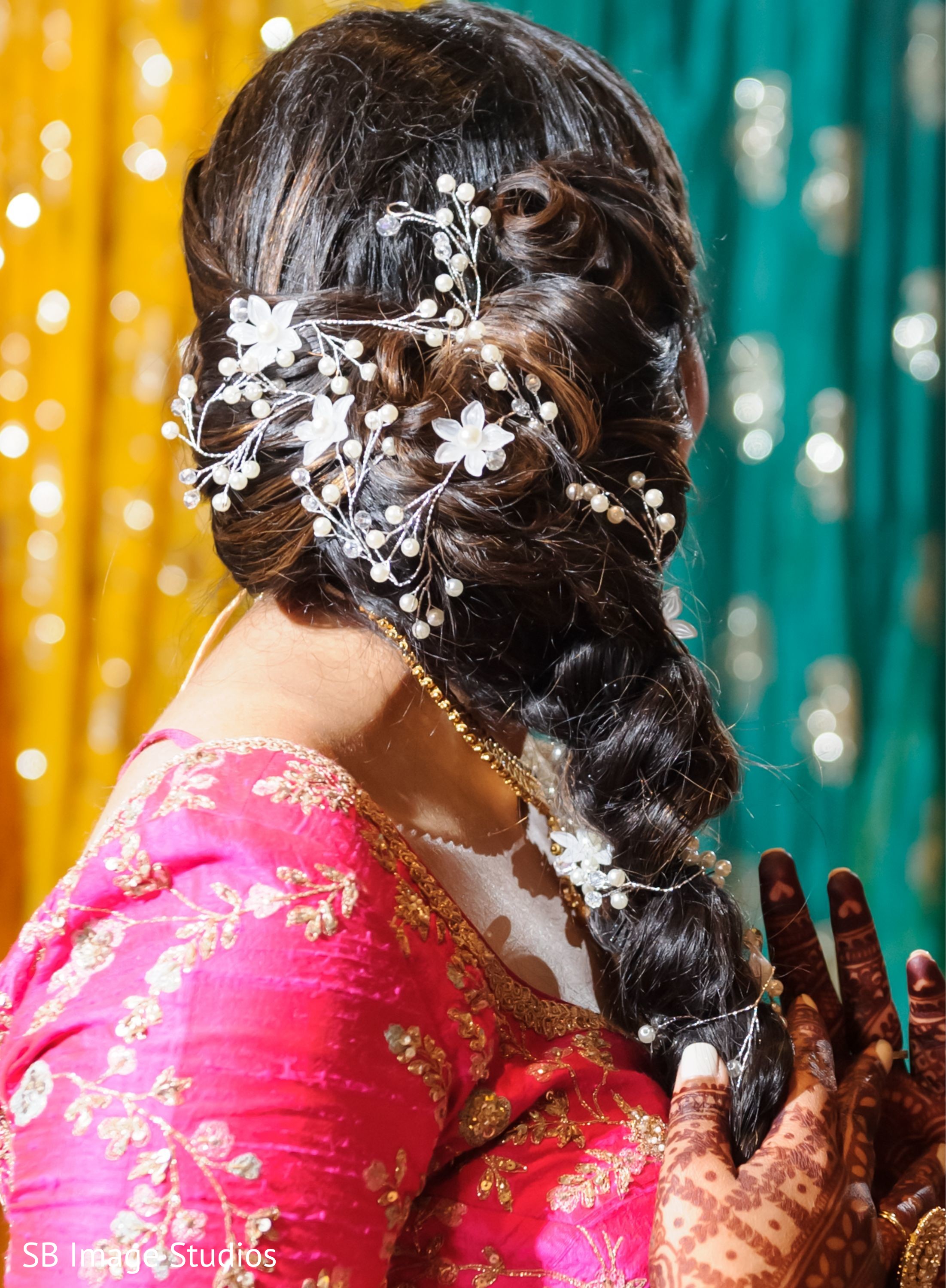 Indian bride's Sangeet hairstyle with flowers decorations. | Photo 262527