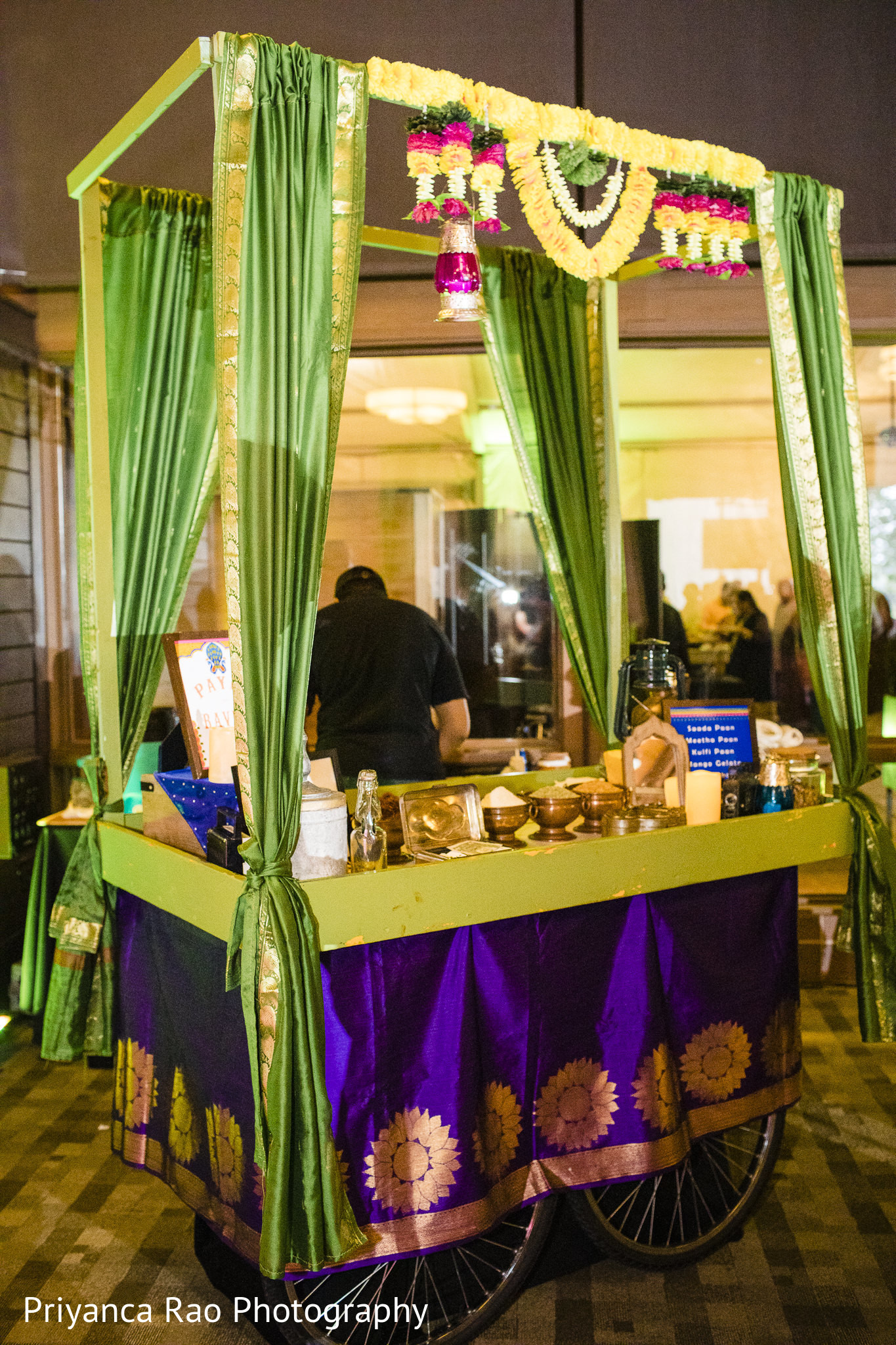 Mobile bar of the Indian wedding celebrations. | Photo 263617