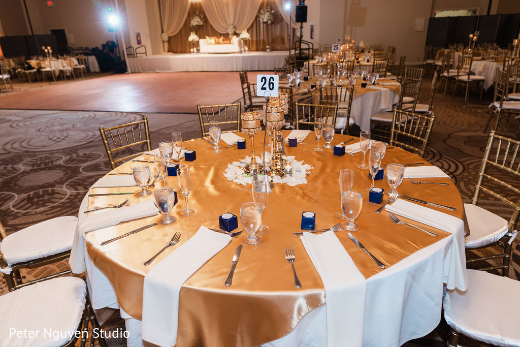 Golden Indian wedding round table cloth. | Photo 264599