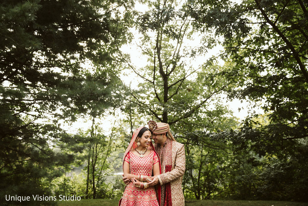 Indian couple hugging for photo session. | Photo 267132