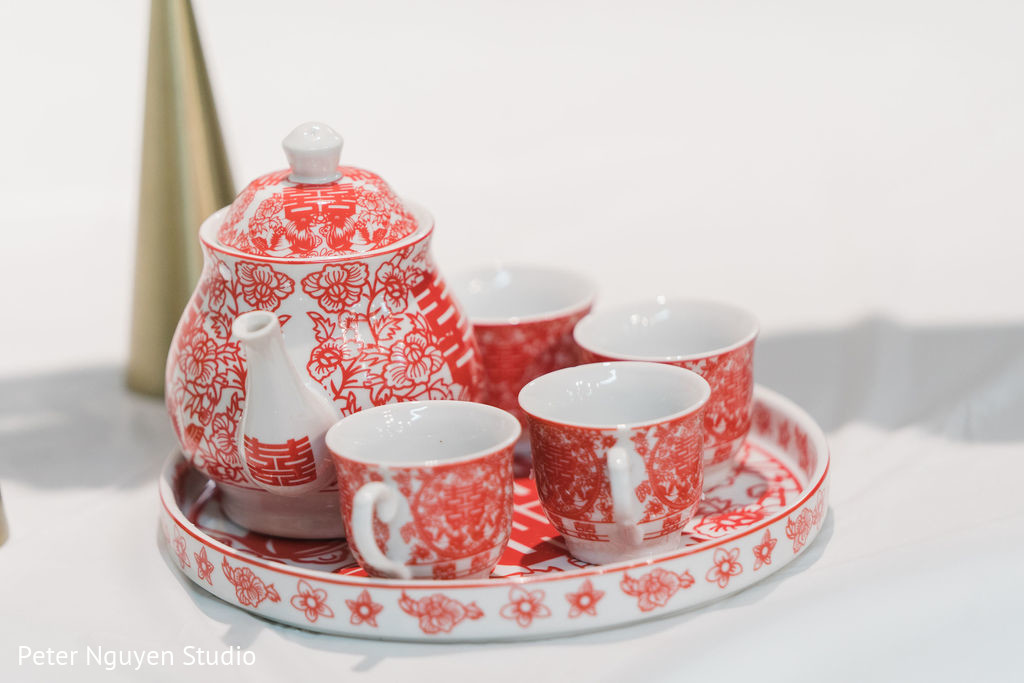 A red and white tea set | Photo 267606