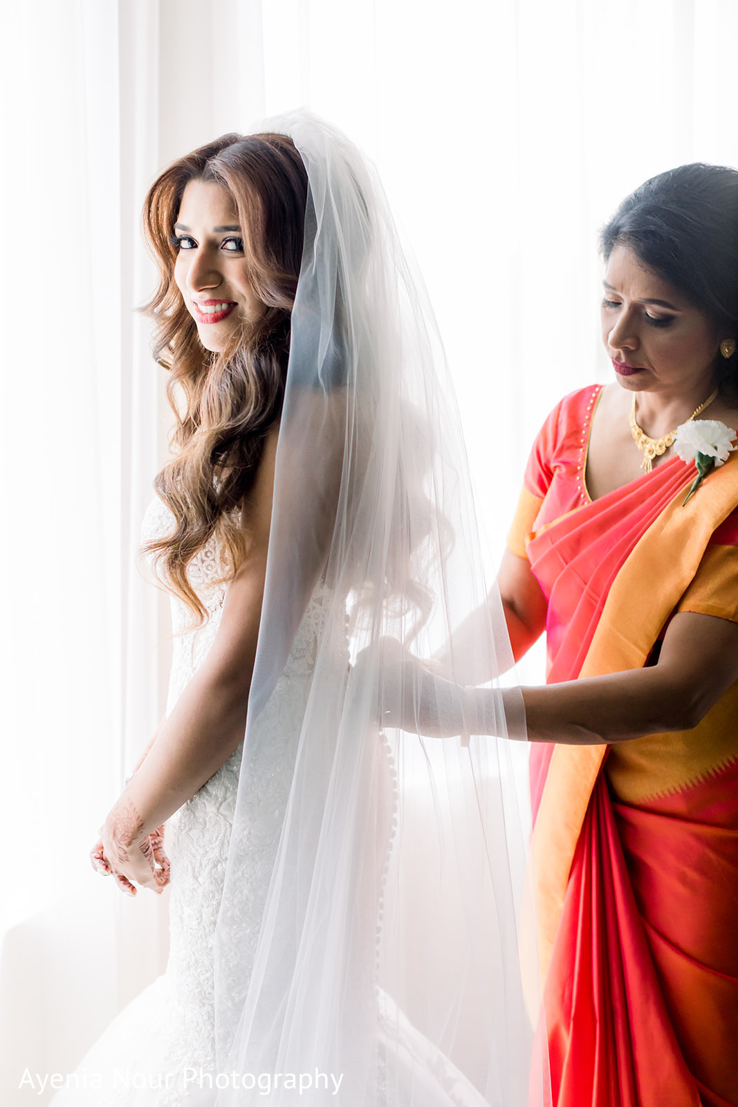 Maharani's wedding dress being adjusted | Photo 270511
