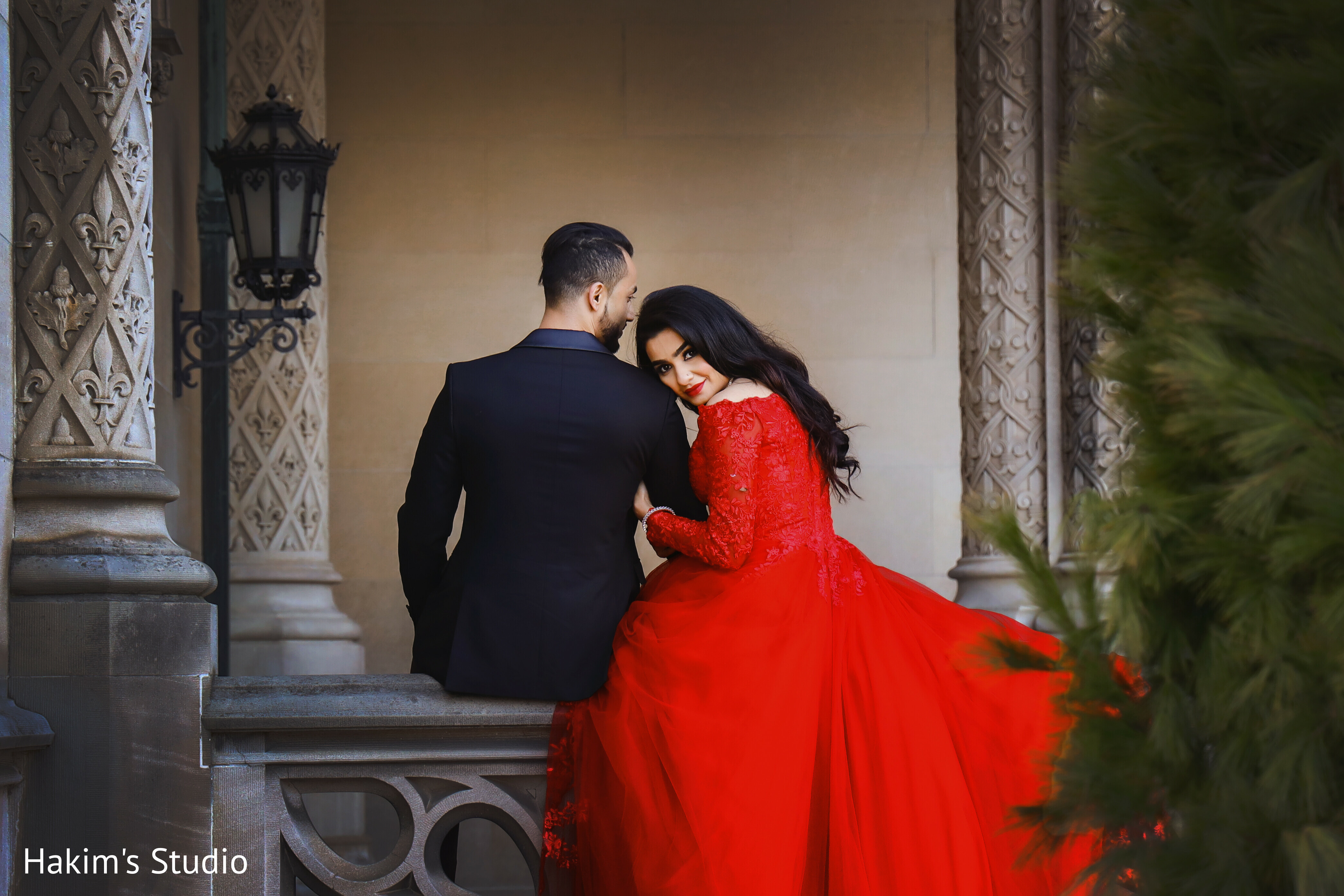 Lovely maharani next to her Raja. | Photo 319675