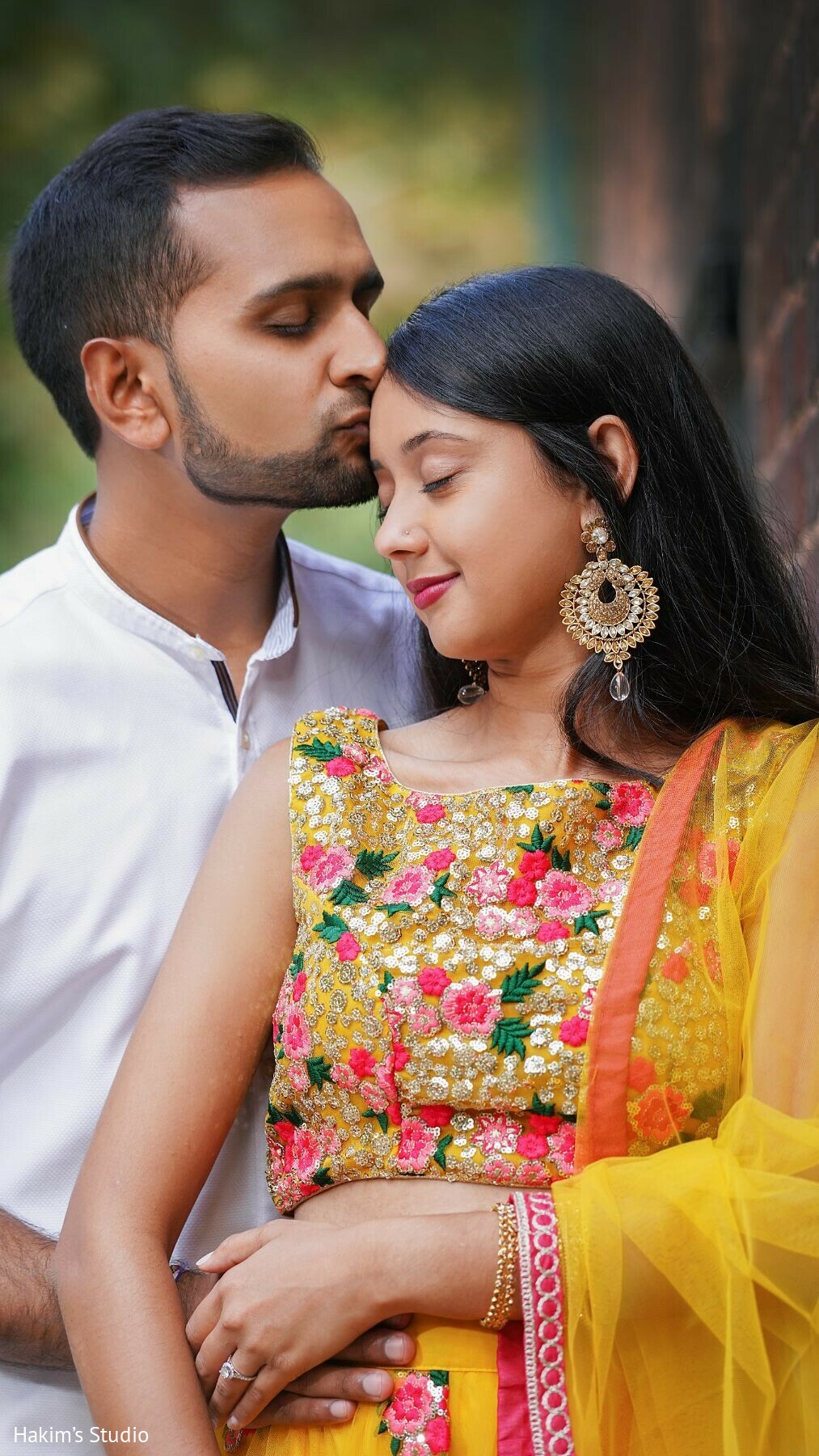 Raja kissing Maharani capture. | Photo 323407