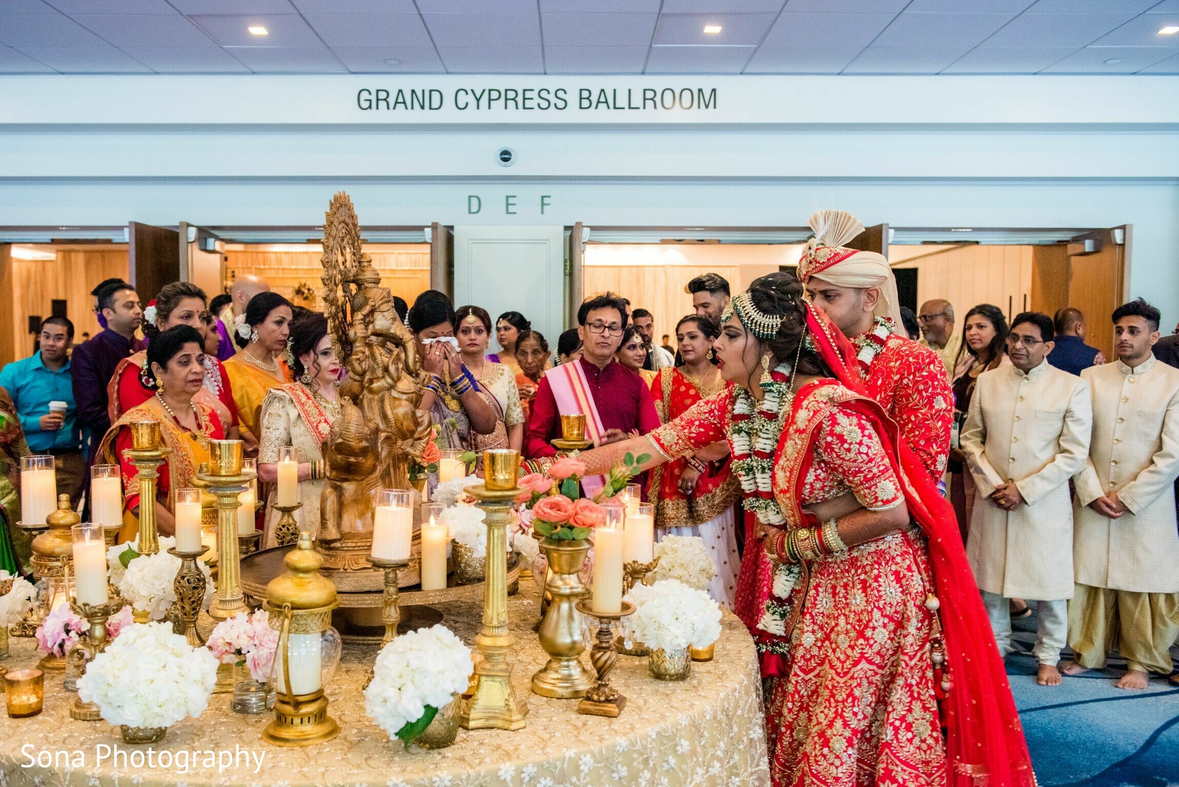 Indian couple and guests lovely capture | Photo 325672