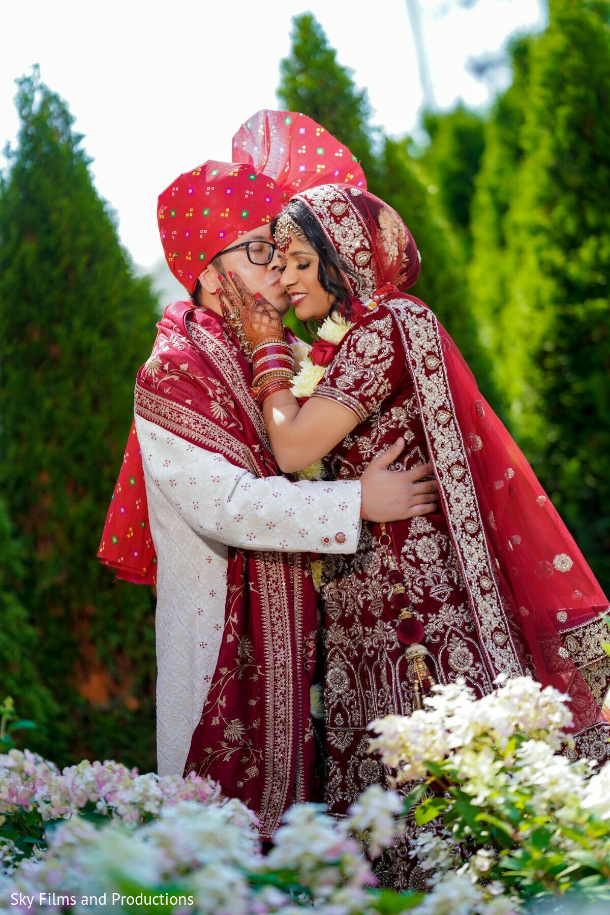 Lovely Indian groom kissing bride photo session | Photo 326170