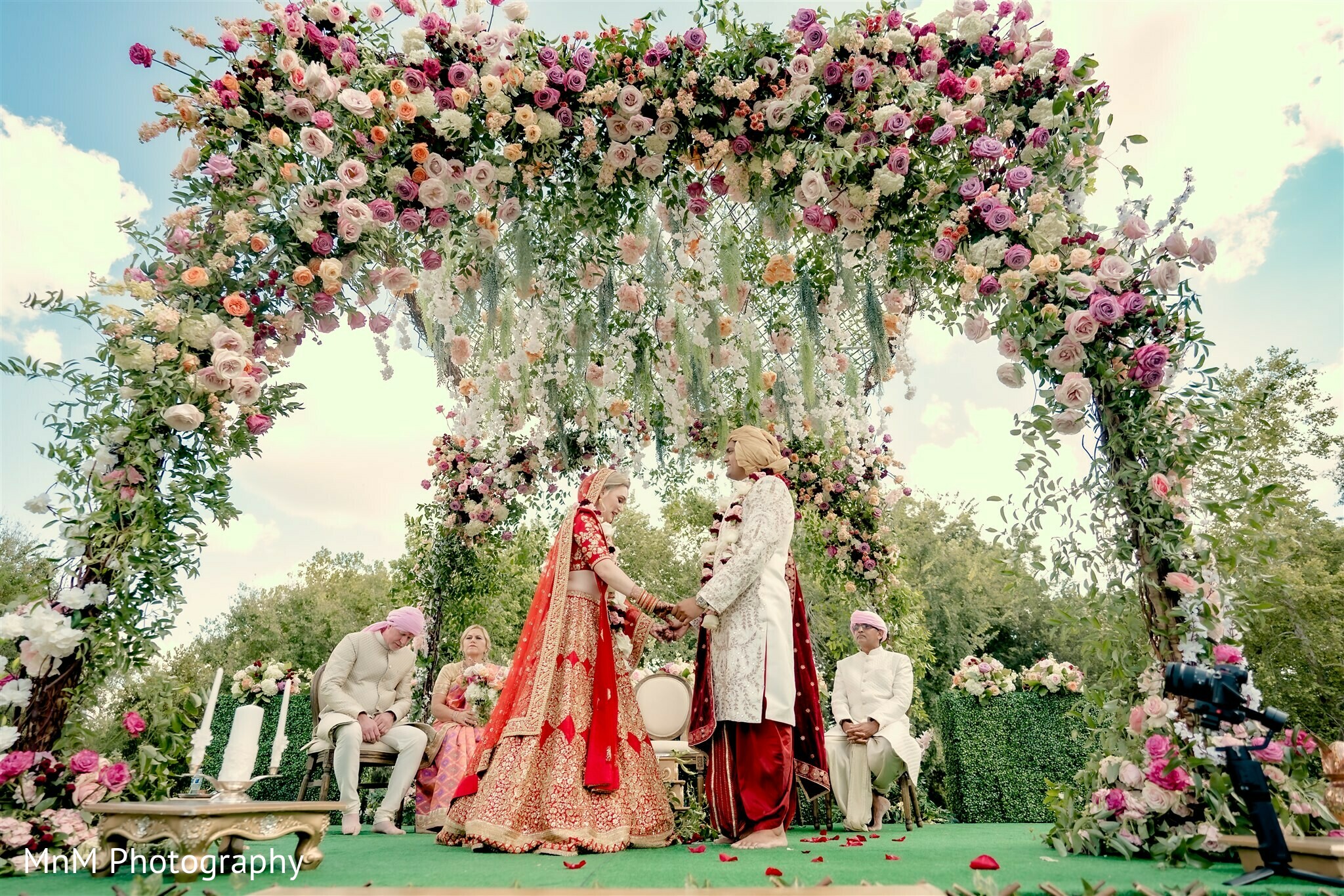 Dreamy and colorful mandap flower for the wedding ceremony | Photo 353329