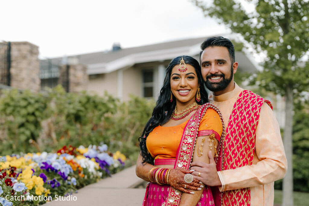 Bride and groom in traditional wedding attires. | Photo 368636