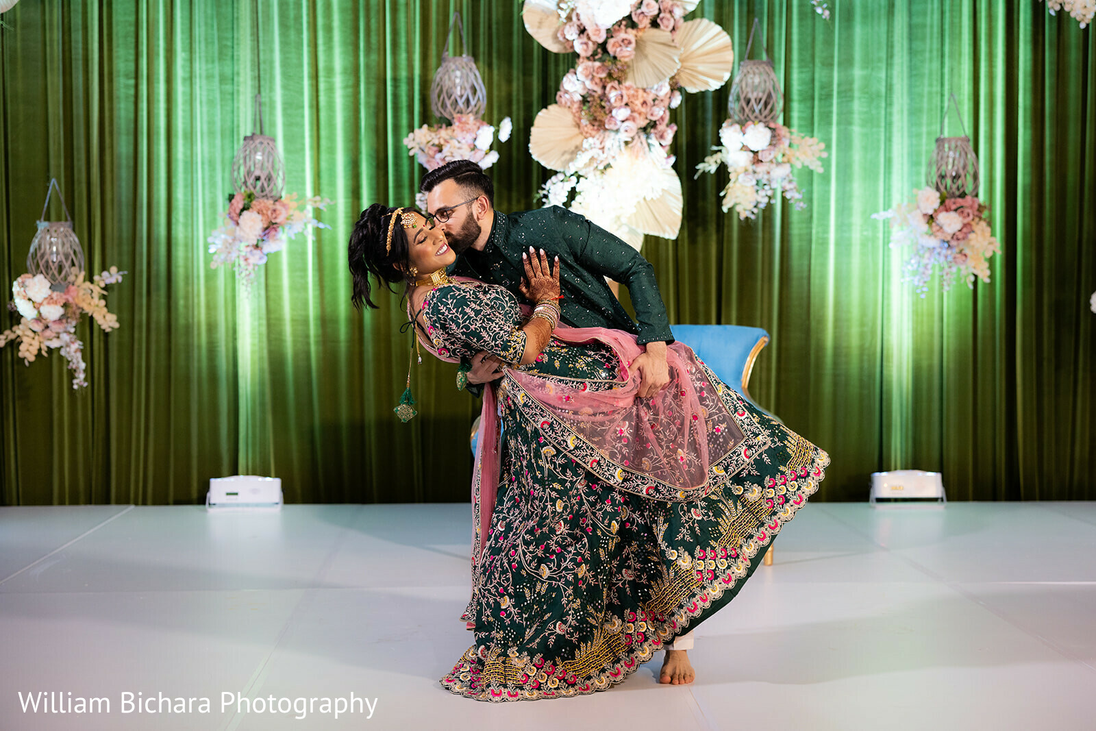 Lovely indian bride and groom's dance. | Photo 391974