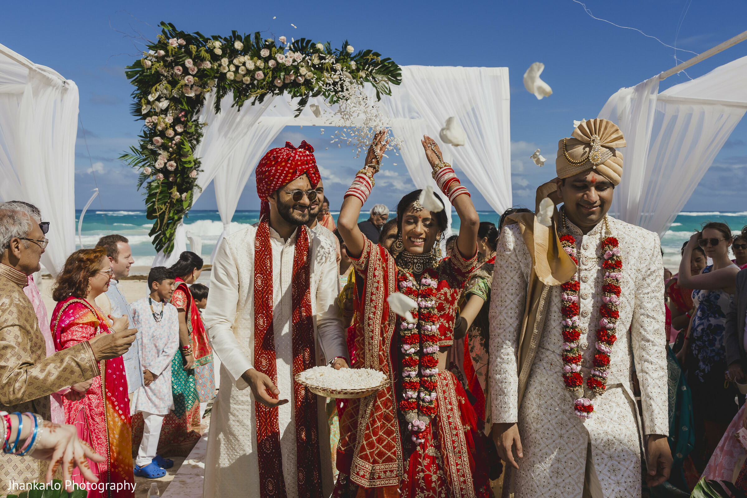Waves of Happiness: A Traditional Seaside Ritual | Photo 412479
