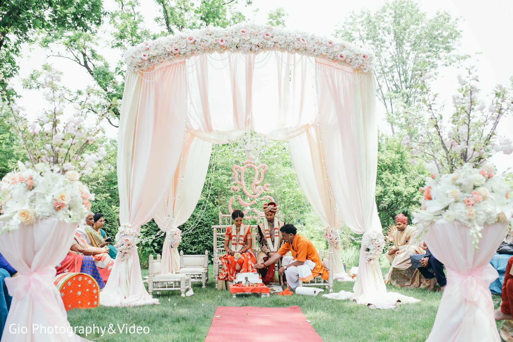 Elegant pink and white flower mandap. | Photo 82657