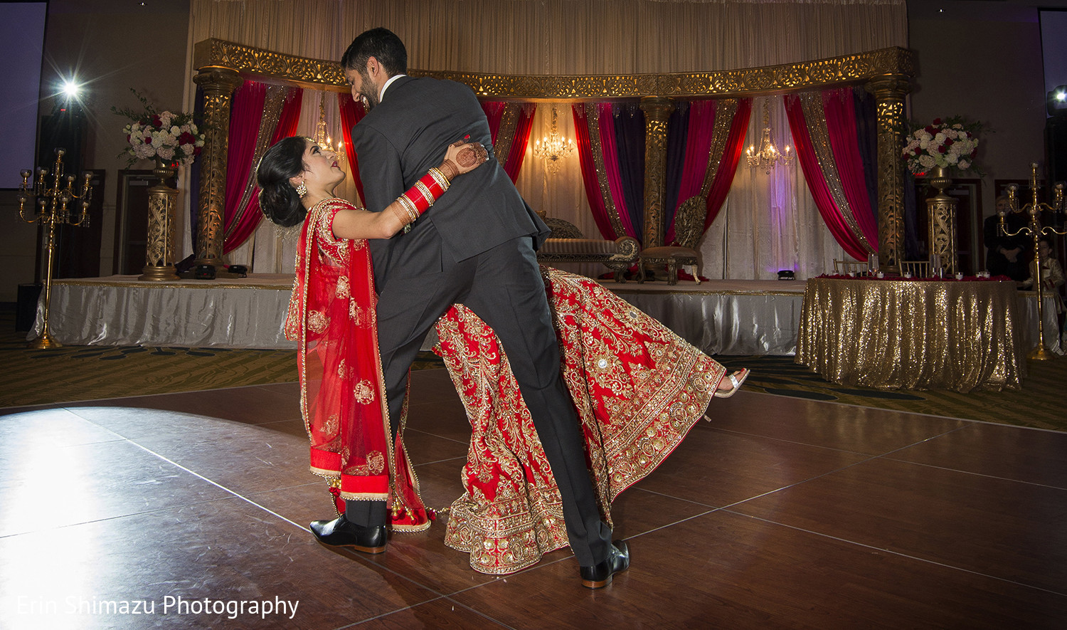 Lovely Indian couple during their first dance | Photo 83309
