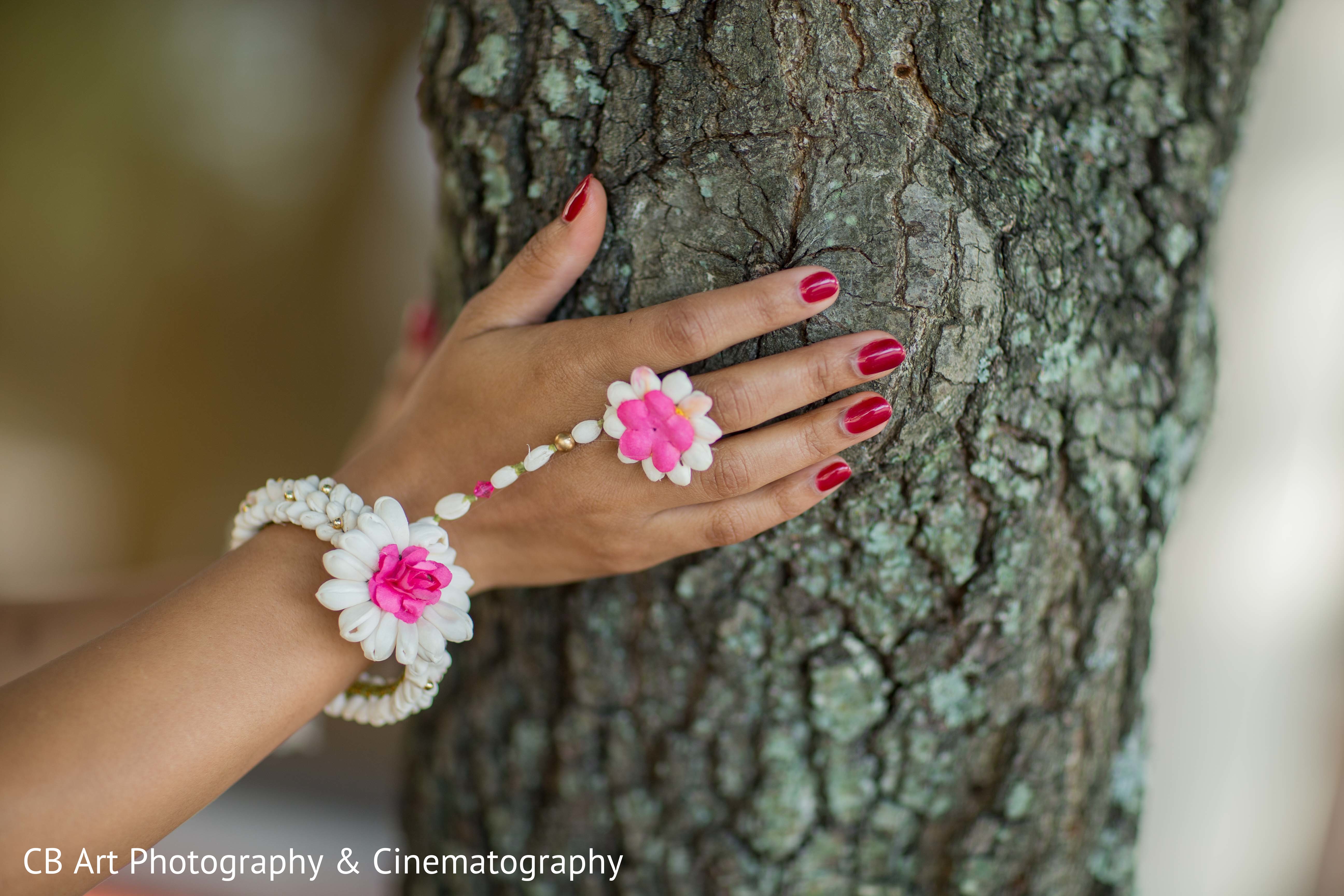 Floral bridal hand jewelry for vidhi and saatak | Photo 86370