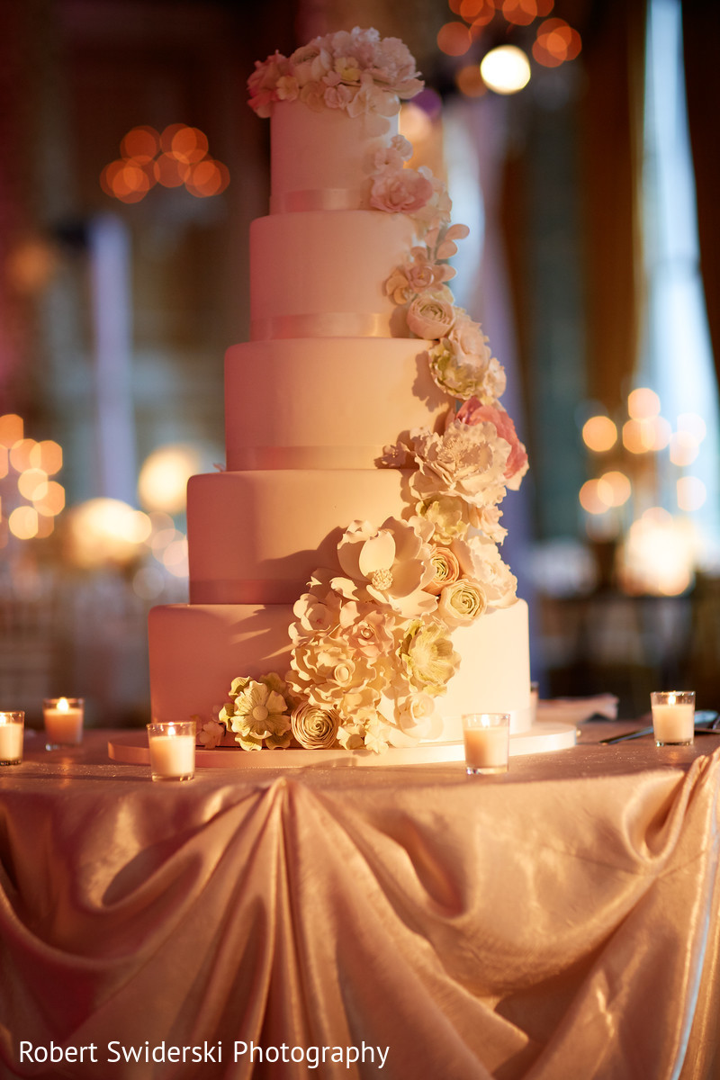 Six layer wedding cake. | Photo 93580
