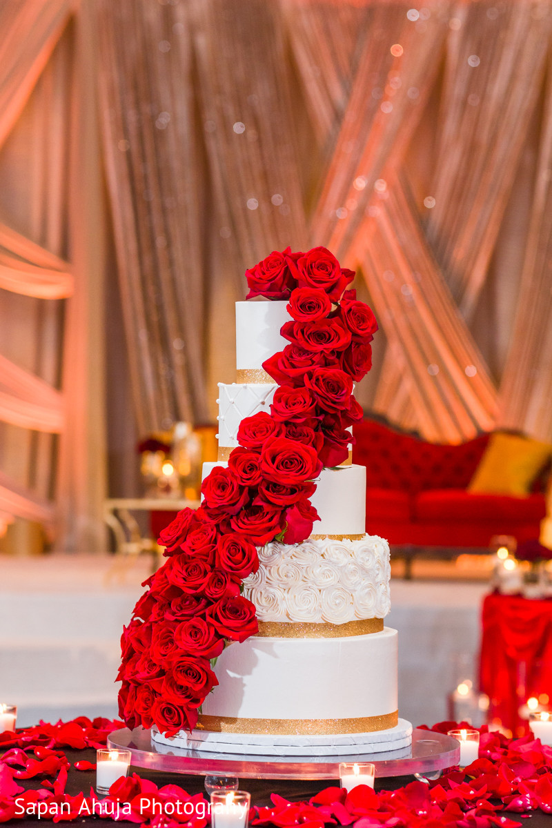 Amazing five layer wedding cake. | Photo 97690