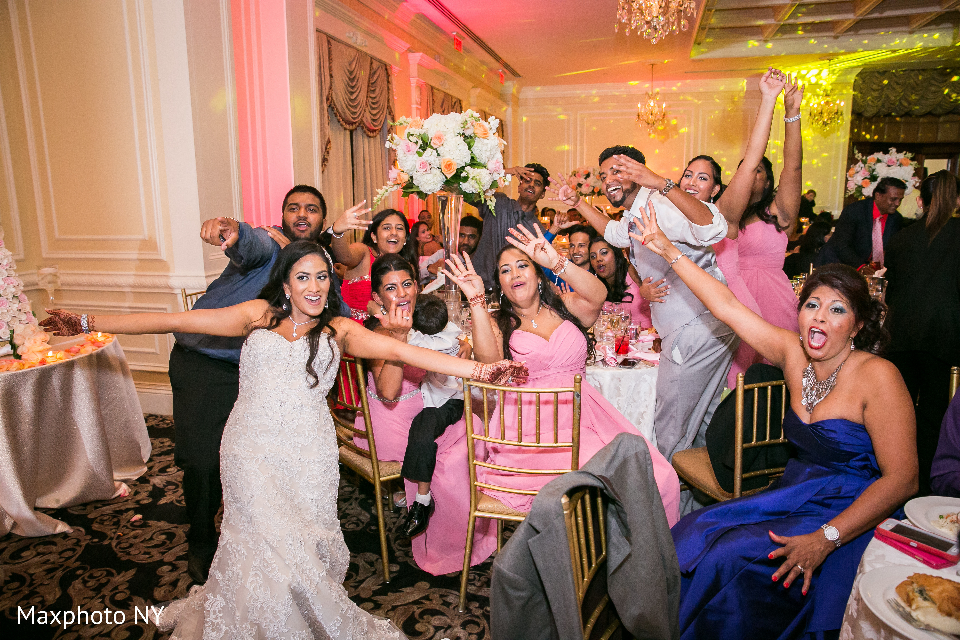 Indian bride and guests photography at wedding reception | Photo 98248